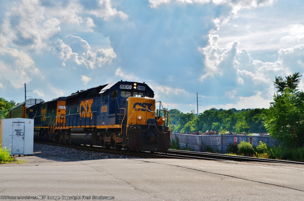 CSX 8100 east at AY.